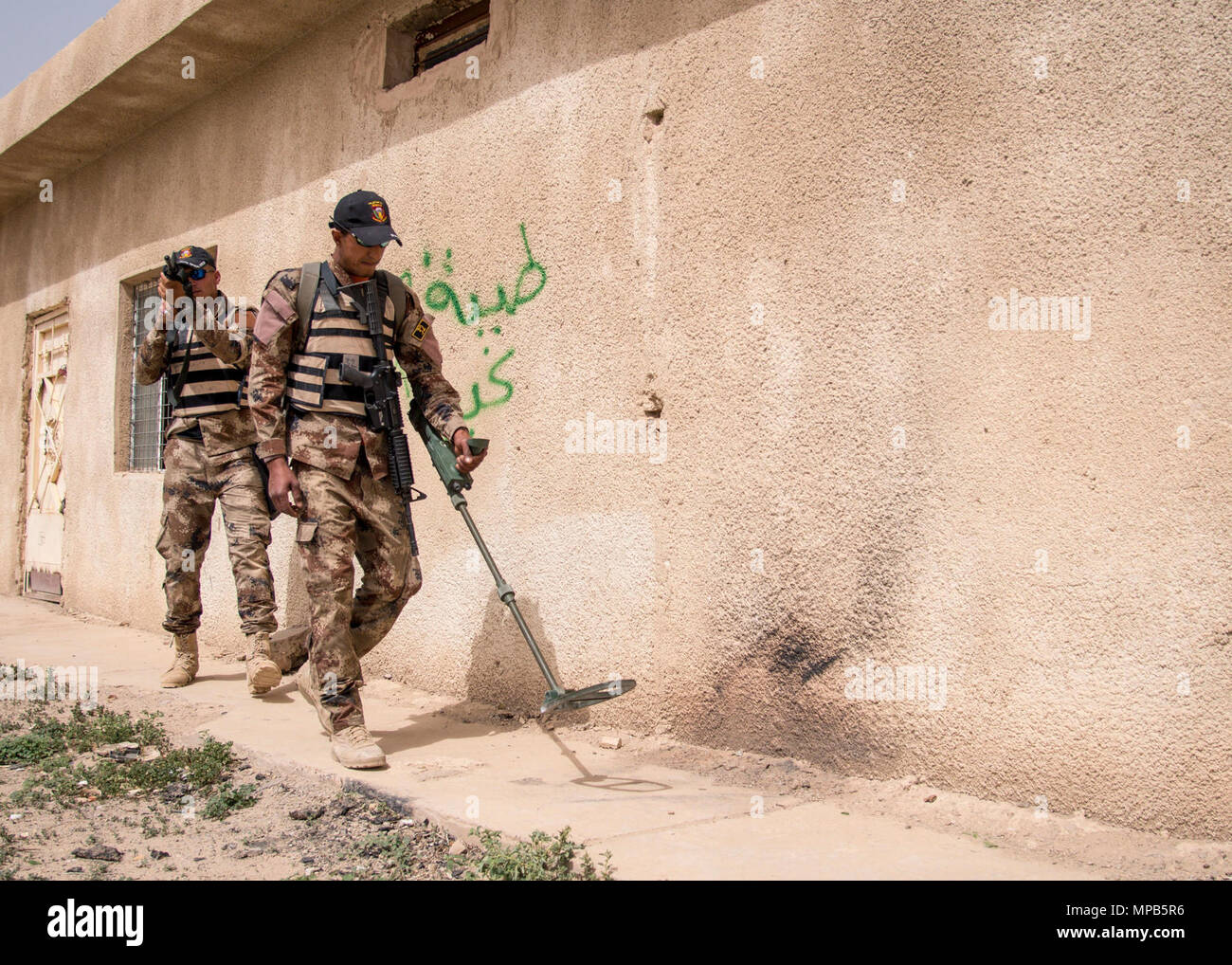 Eod iraq army soldiers hi-res stock photography and images - Alamy