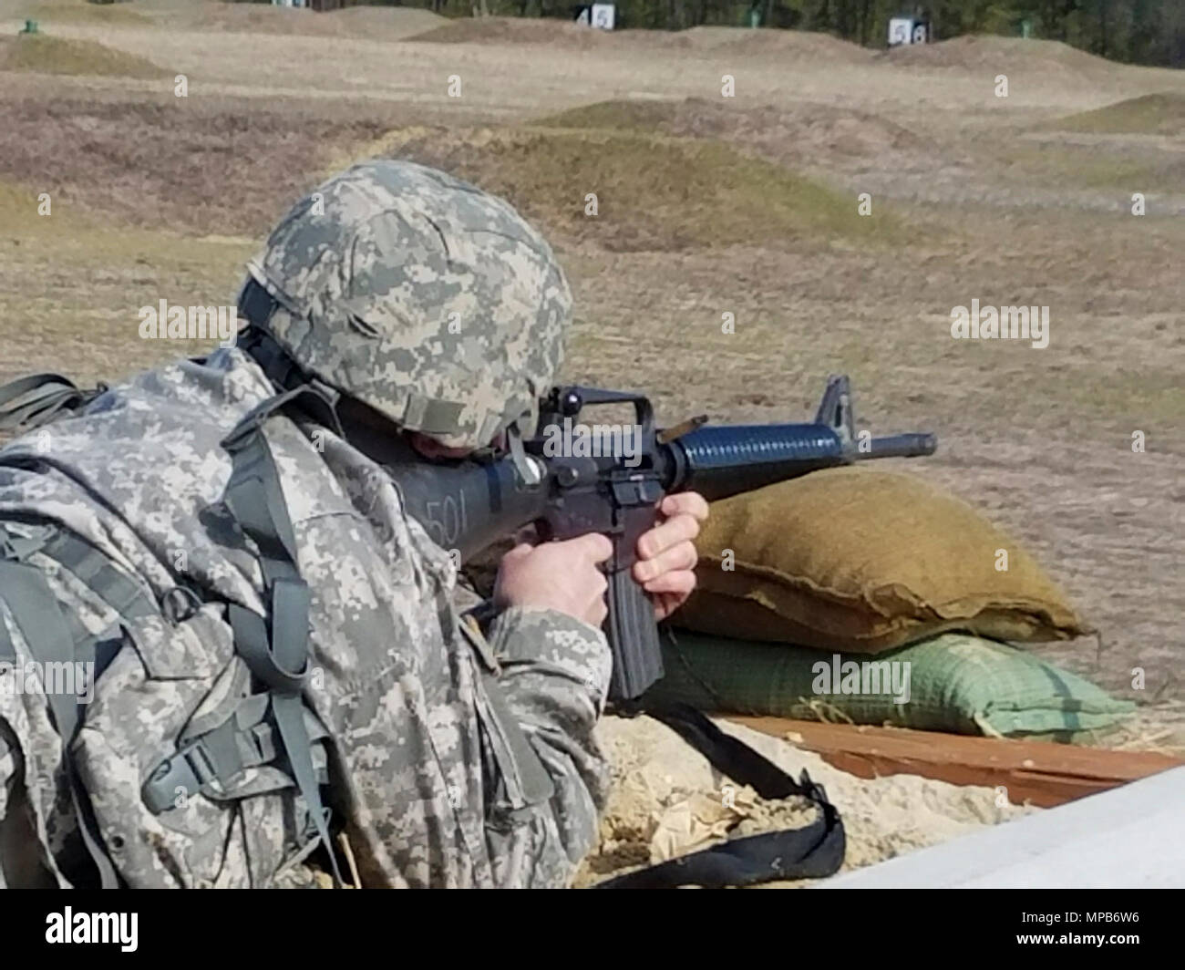 450th Civil Affairs Battalion soldiers qualify on the M16 rifle Stock ...