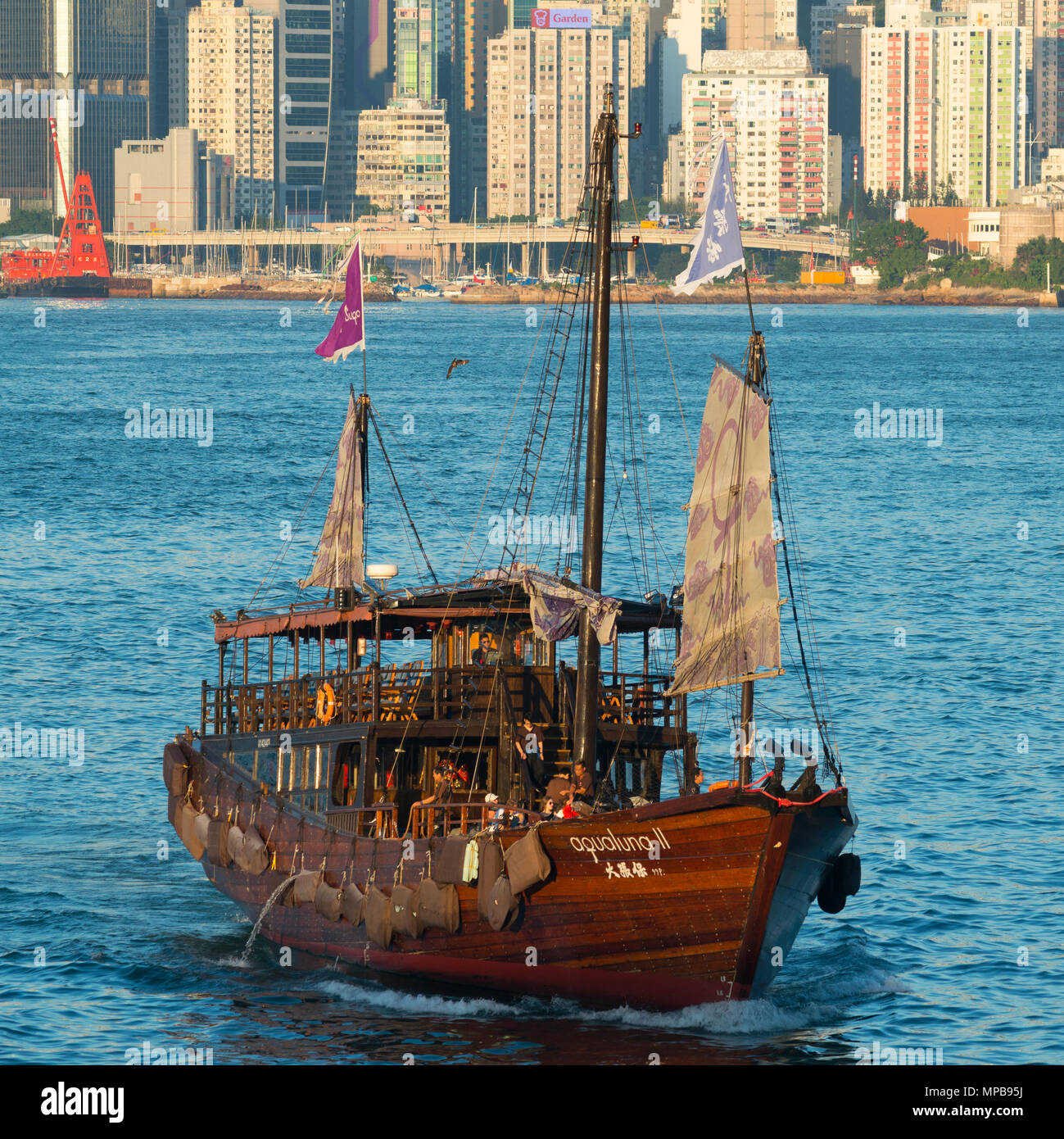 Traditional Chinese junks, Victoria harbor, Hong Kong, China Stock ...