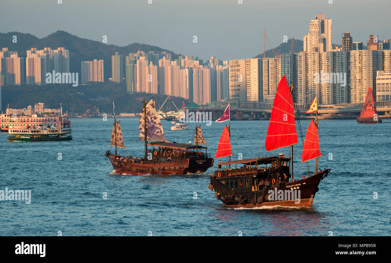 Traditional chinese junks hi-res stock photography and images - Alamy