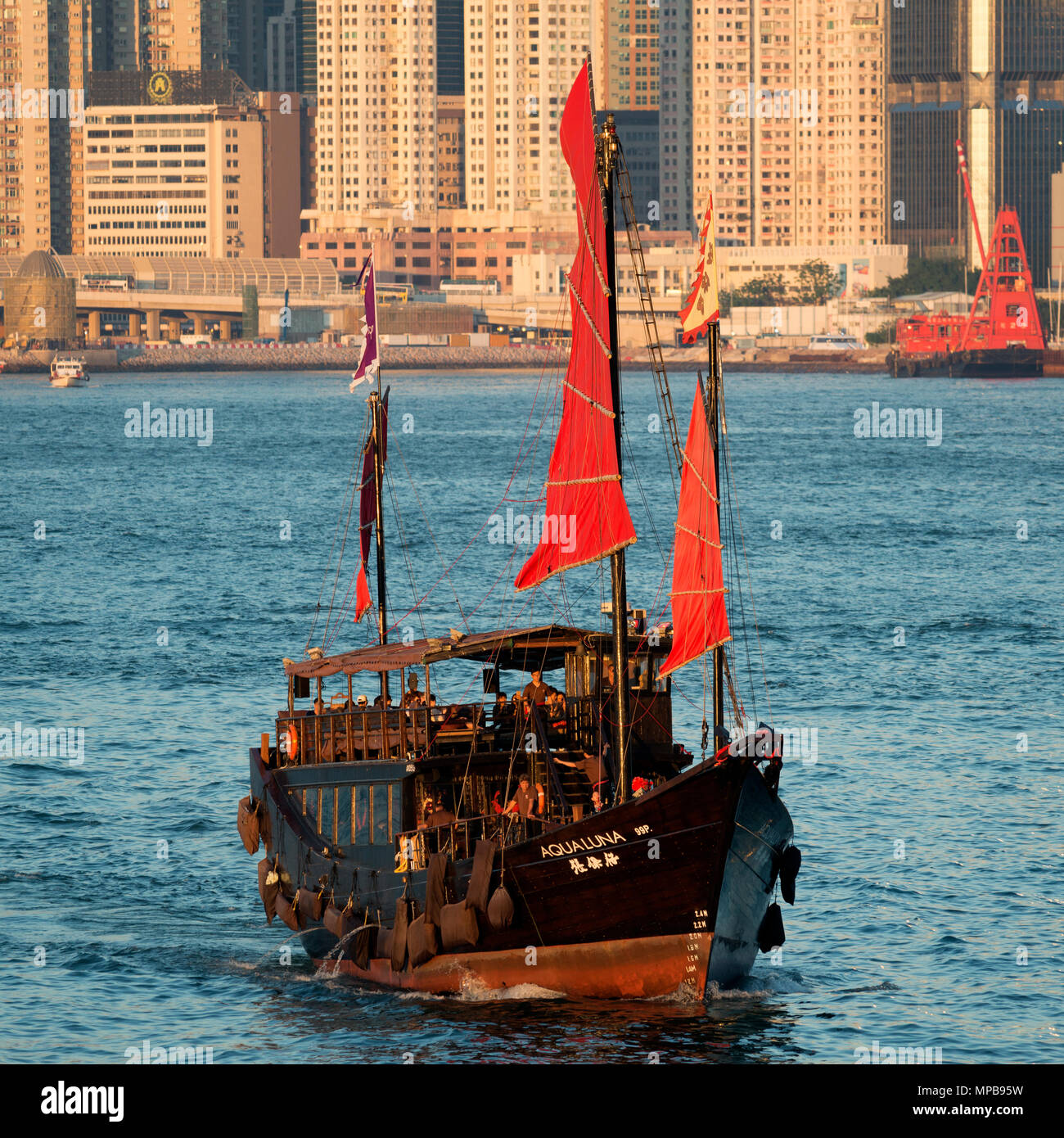 Traditional Chinese junks, Victoria harbor, Hong Kong, China Stock ...