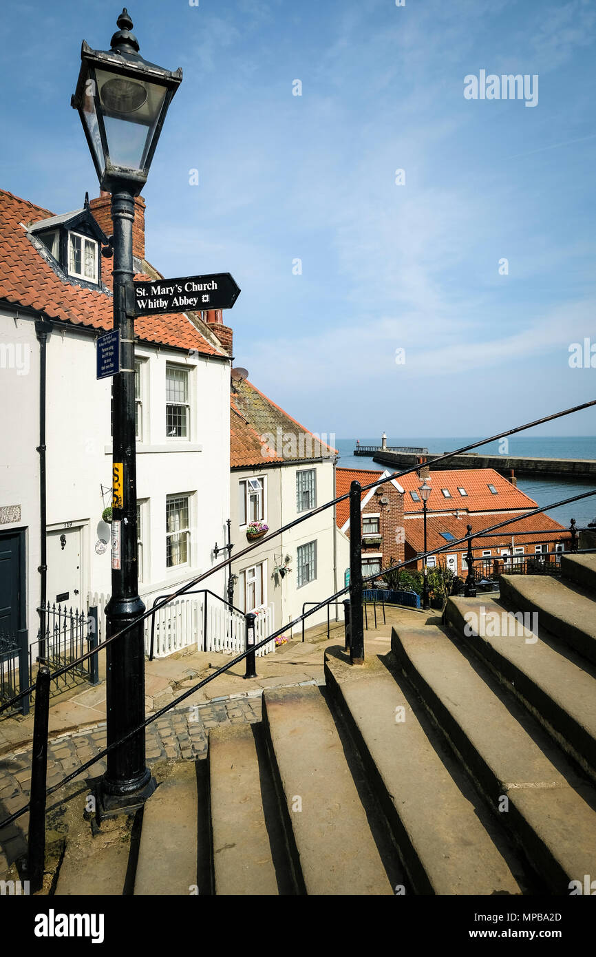 Narrow streets of whitby hi-res stock photography and images - Alamy