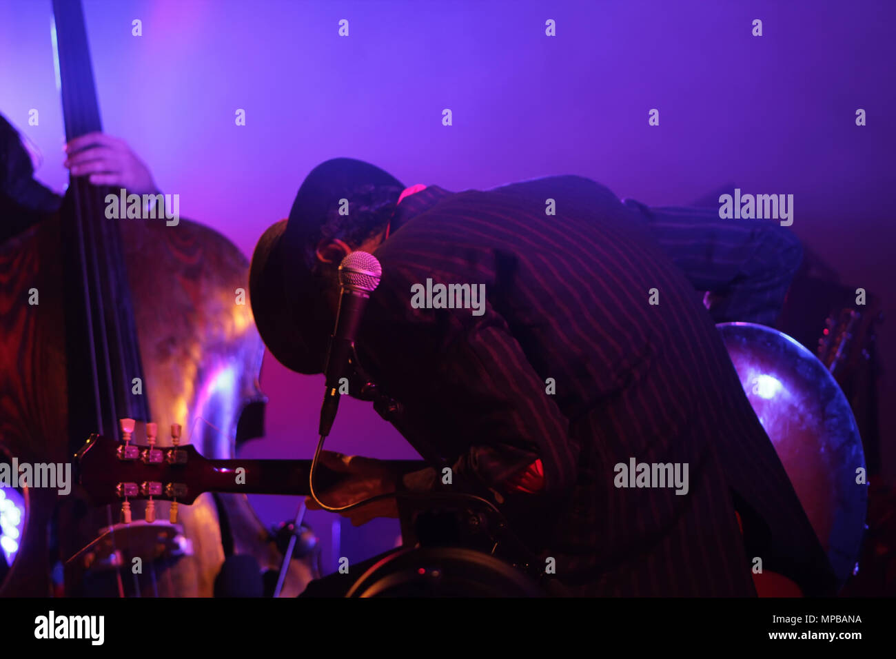 Artist combo hi-res stock photography and images - Alamy