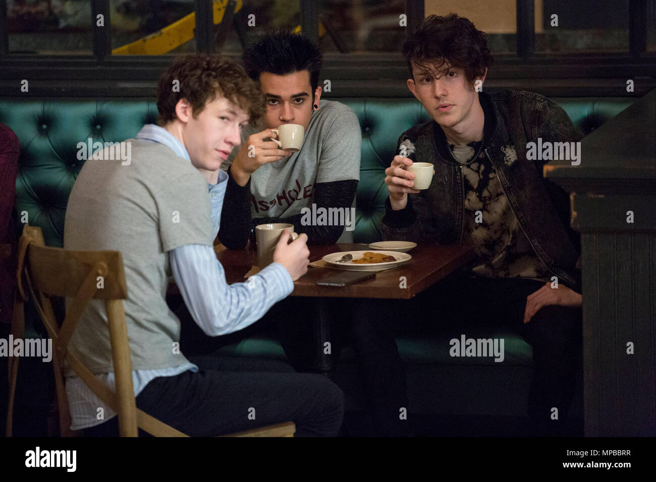 13 REASONS WHY, (aka THIRTEEN REASONS WHY), Devin Druid (left), Bryce ...