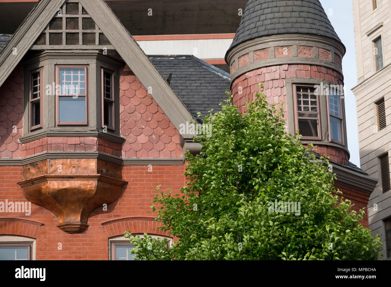 Bay windows hi-res stock photography and images - Alamy