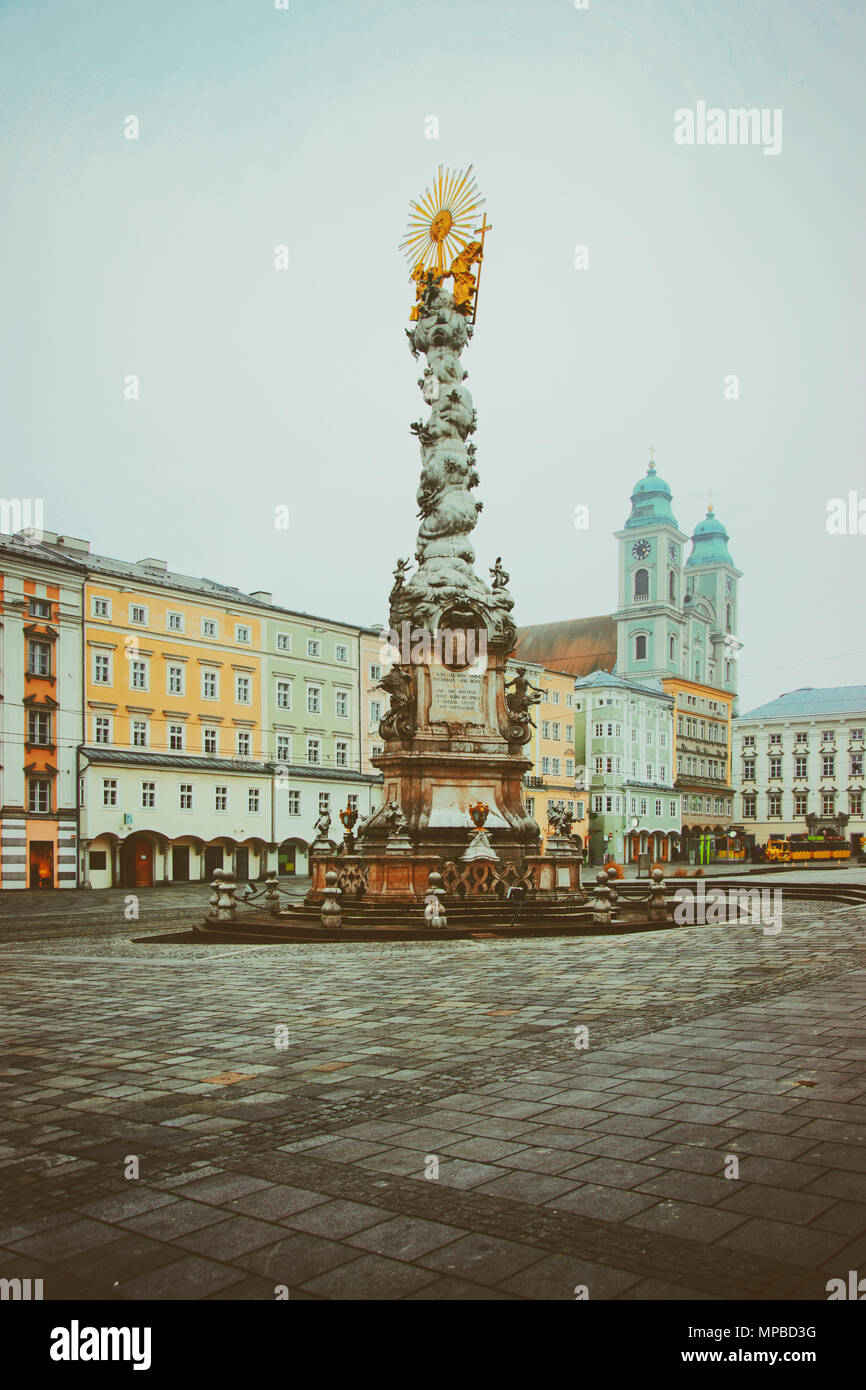 Holy trinity column union hi-res stock photography and images - Alamy