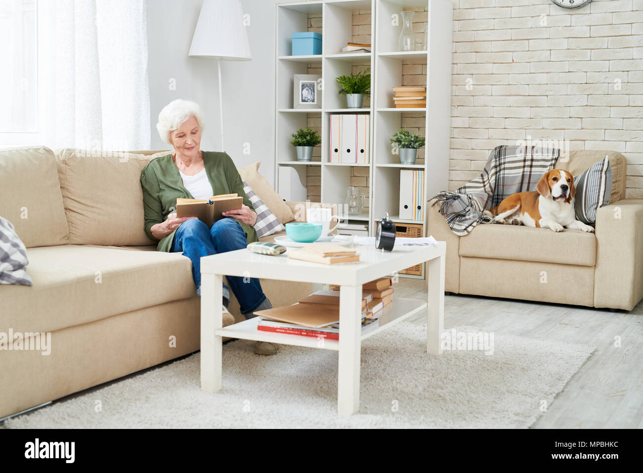 Senior woman alone hi-res stock photography and images - Alamy