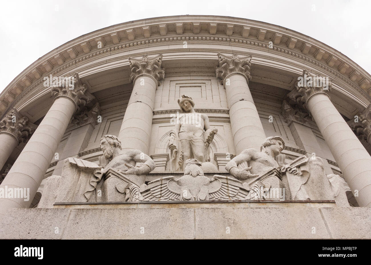 U s capitol building exterior statue hi-res stock photography and ...