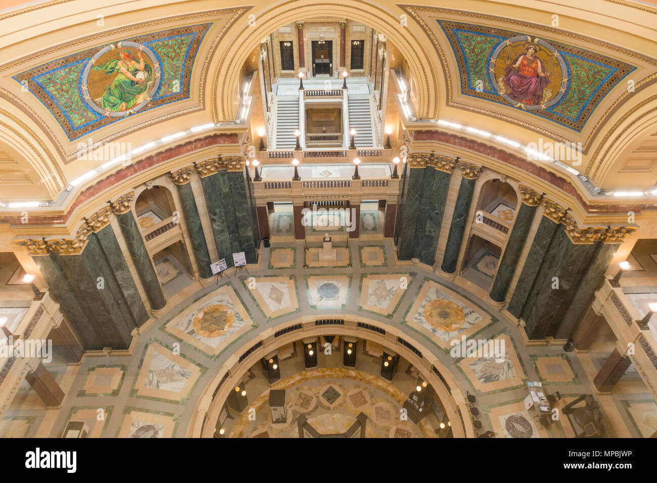 Madison Wisconsin state capitol building Stock Photo - Alamy