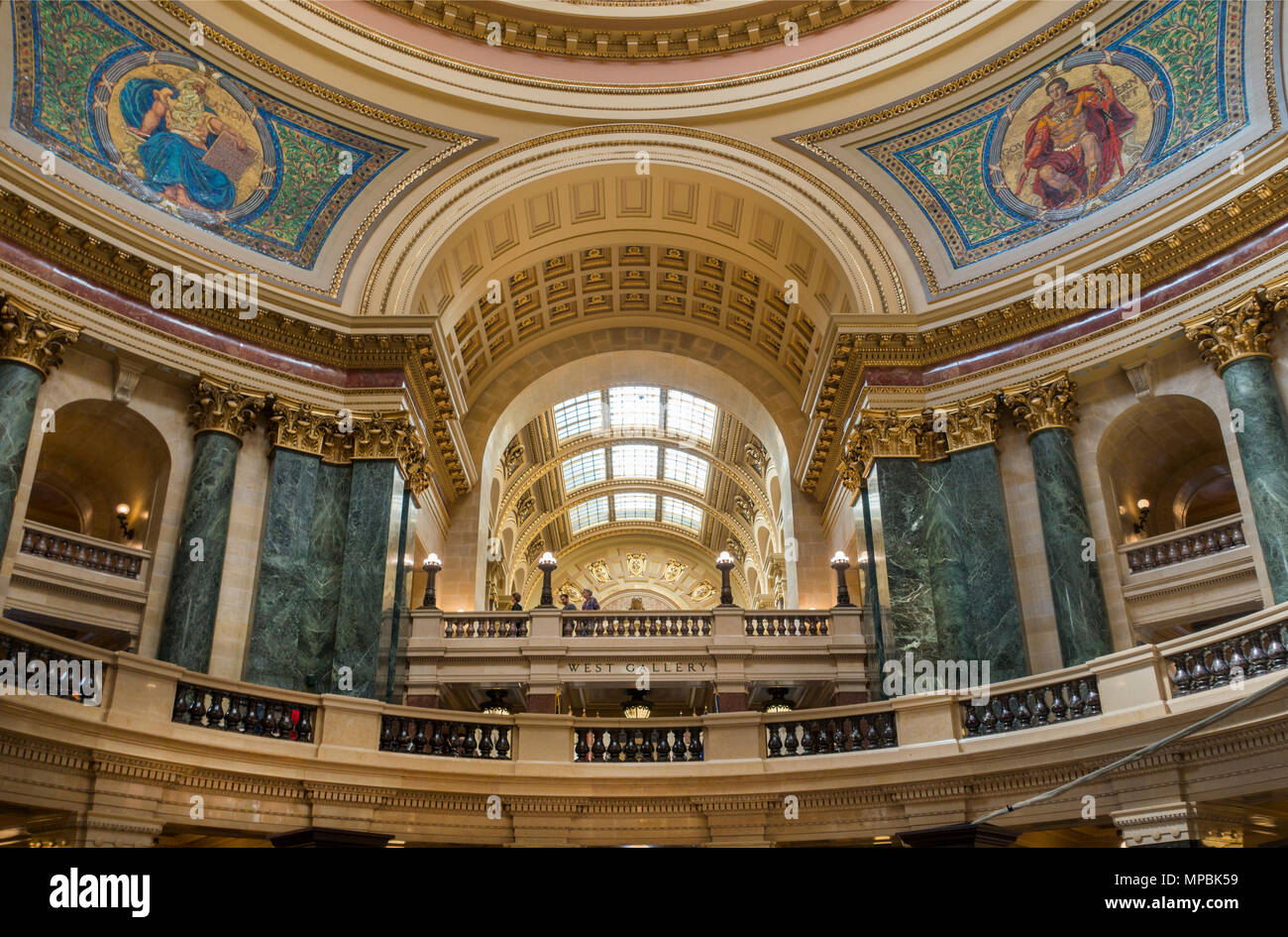 Inside chambers state capitol building hi-res stock photography and ...