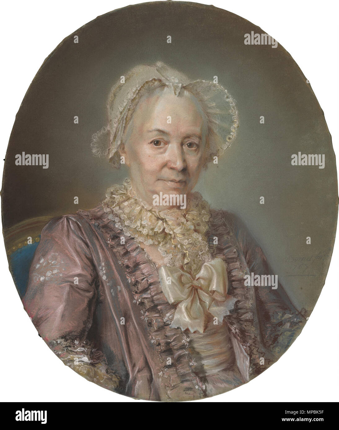 Woman face in oval hi-res stock photography and images - Alamy