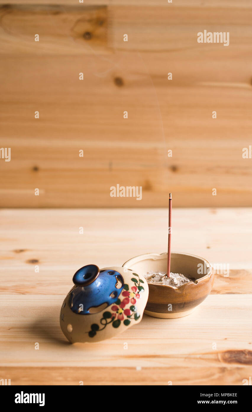 Chinese incense pot hi-res stock photography and images - Alamy