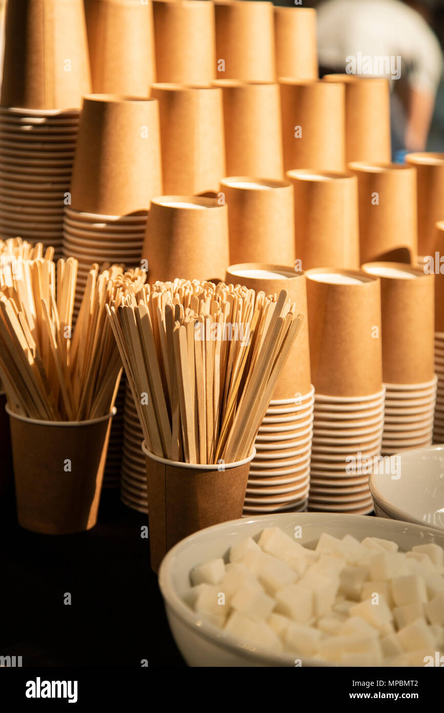 A pile of disposable coffee cups hi-res stock photography and images ...
