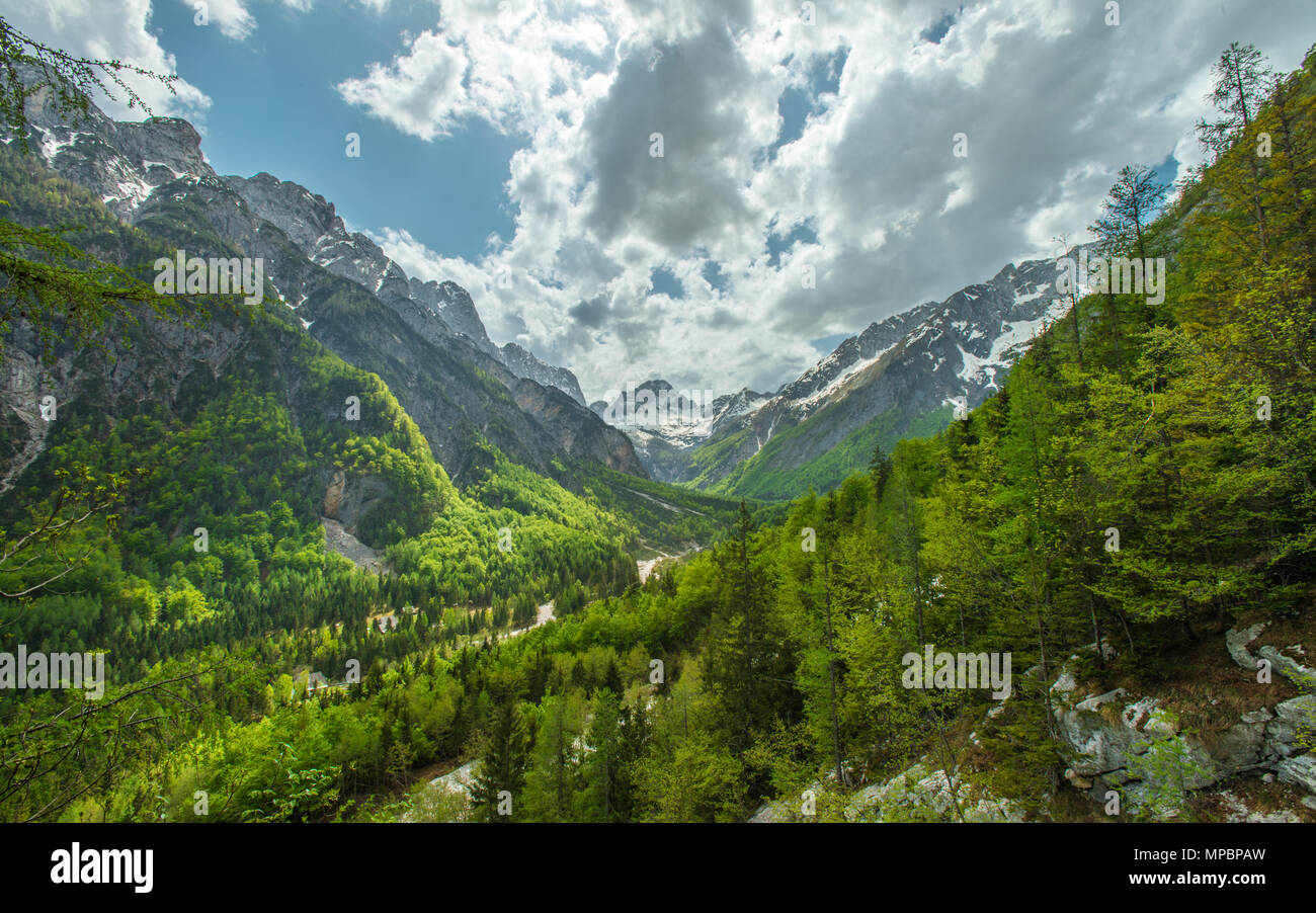 Gorgeous viewpoint from the trail, looking at the Isonzo - Soca valley ...