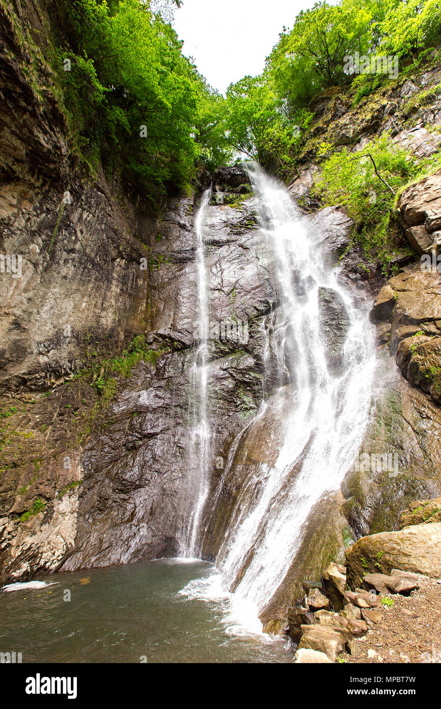Waterfall flowing over red rocks hi-res stock photography and images ...