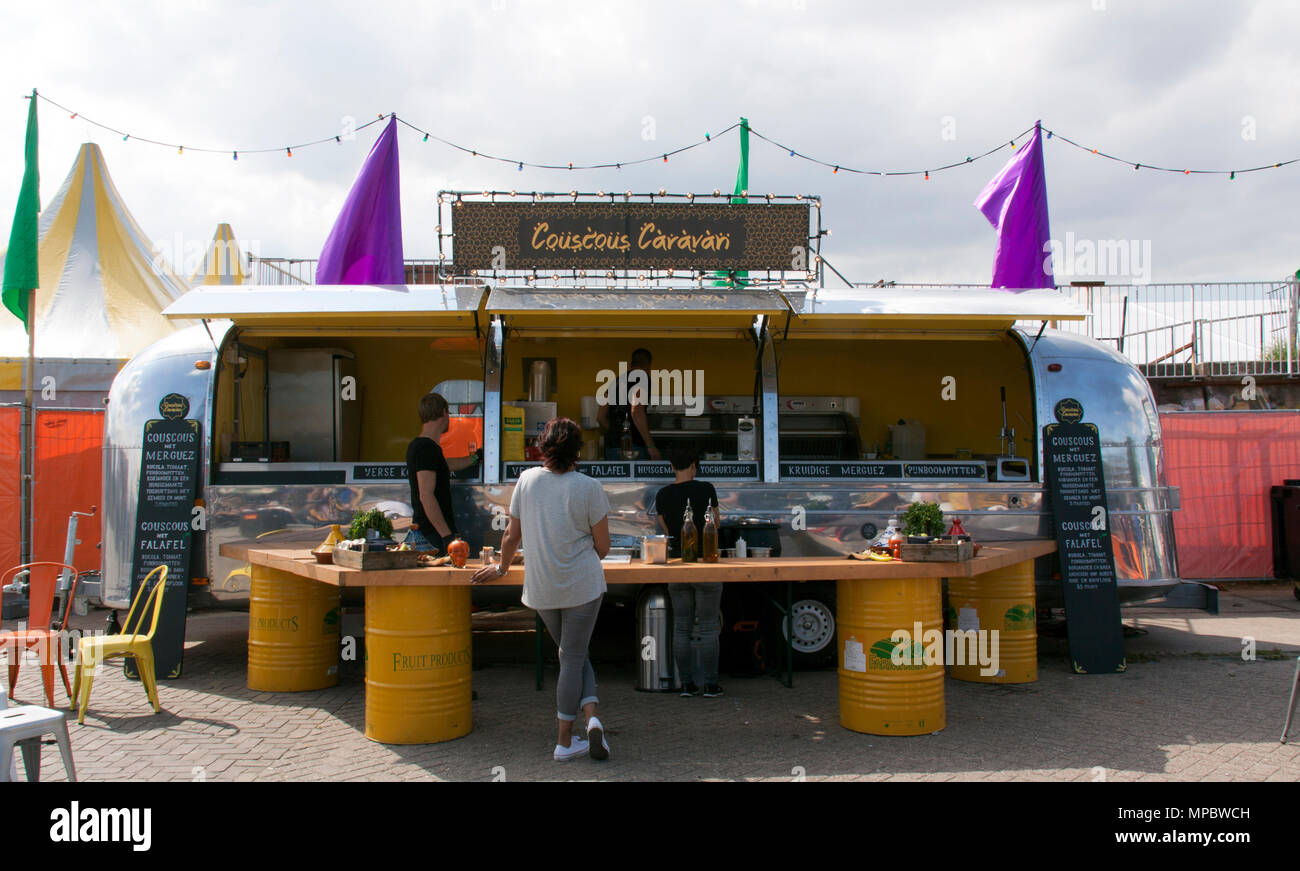 Mobile hot food caravan hi-res stock photography and images - Alamy