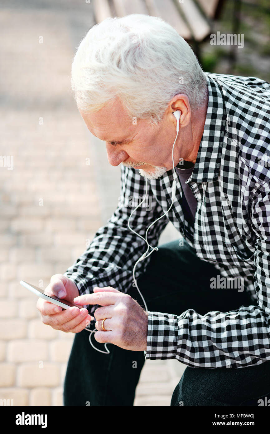 Elderly digital scrolling hi-res stock photography and images - Alamy