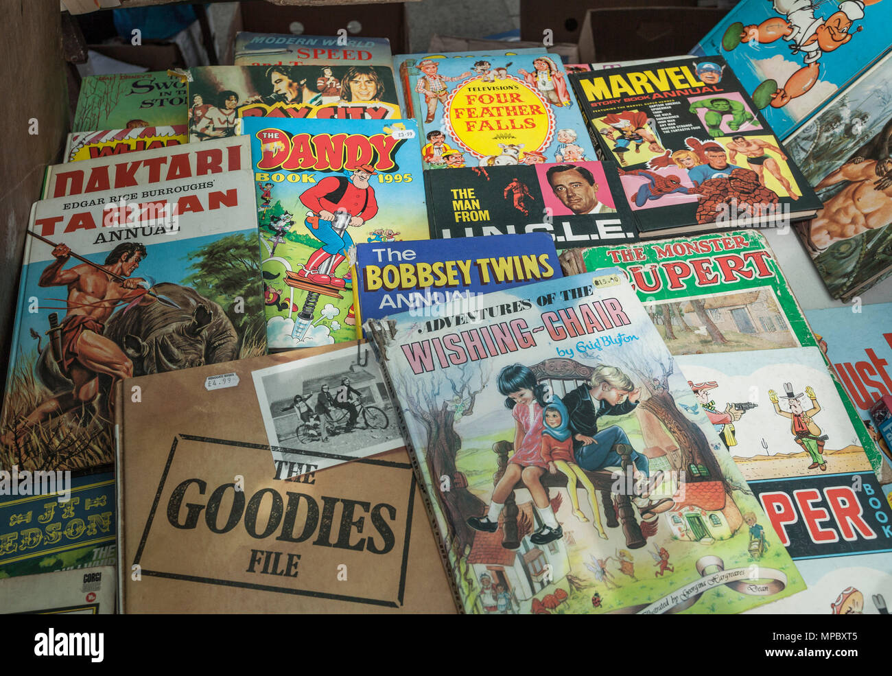 Old books stalls hi-res stock photography and images - Alamy