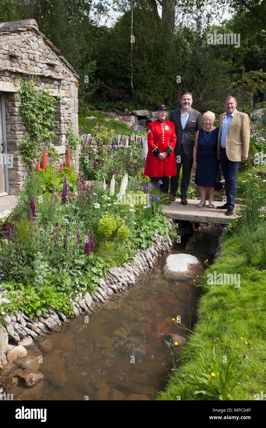 Chelsea, London, UK. 21st May, 2018. David Walliams, his mum Kathleen ...