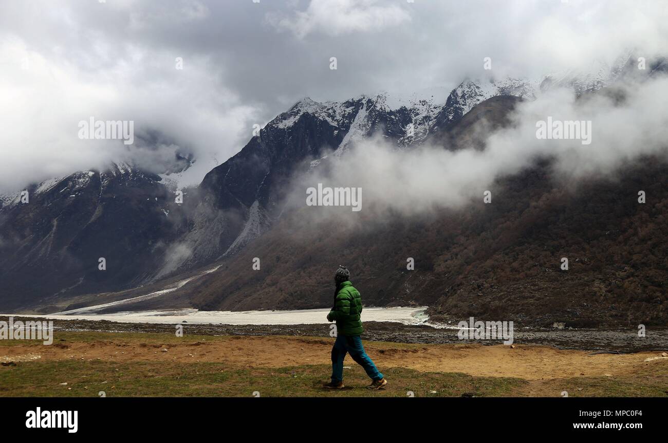 Rasuwa, Nepal. 22nd May, 2018. A tourist cherishes the beauty of ...