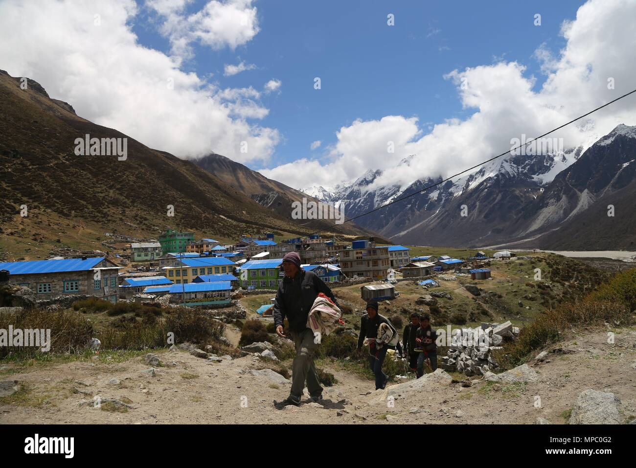Rasuwa, Nepal. 22nd May, 2018. People travel through Kyanjin Gomba at ...