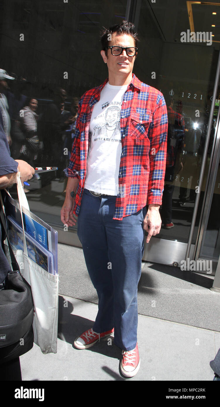 Johnny knoxville action point hi-res stock photography and images - Alamy