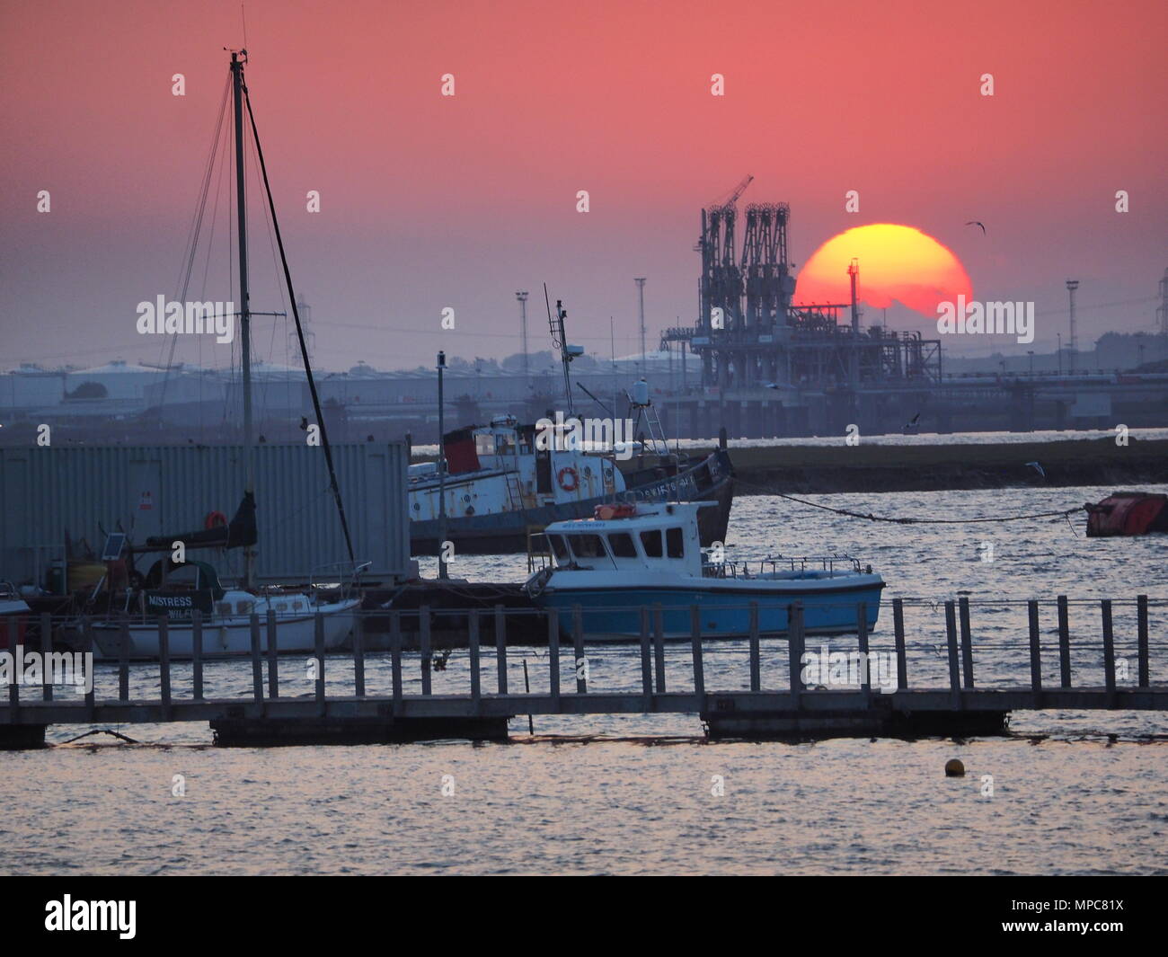 Queenborough, Kent, UK. 22nd May, 2018. UK Weather: this evening's ...
