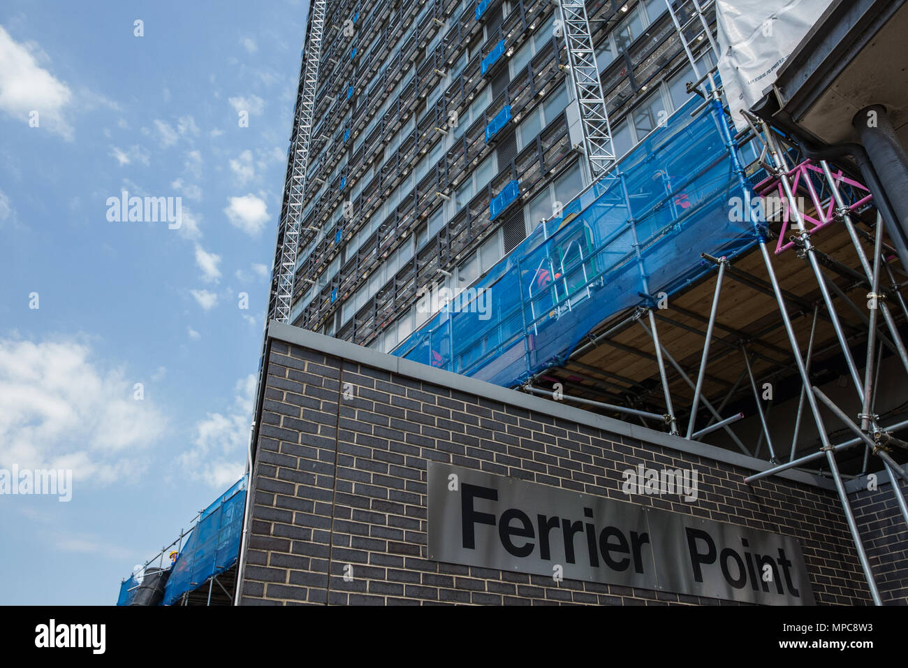 Acm cladding housing hi-res stock photography and images - Alamy