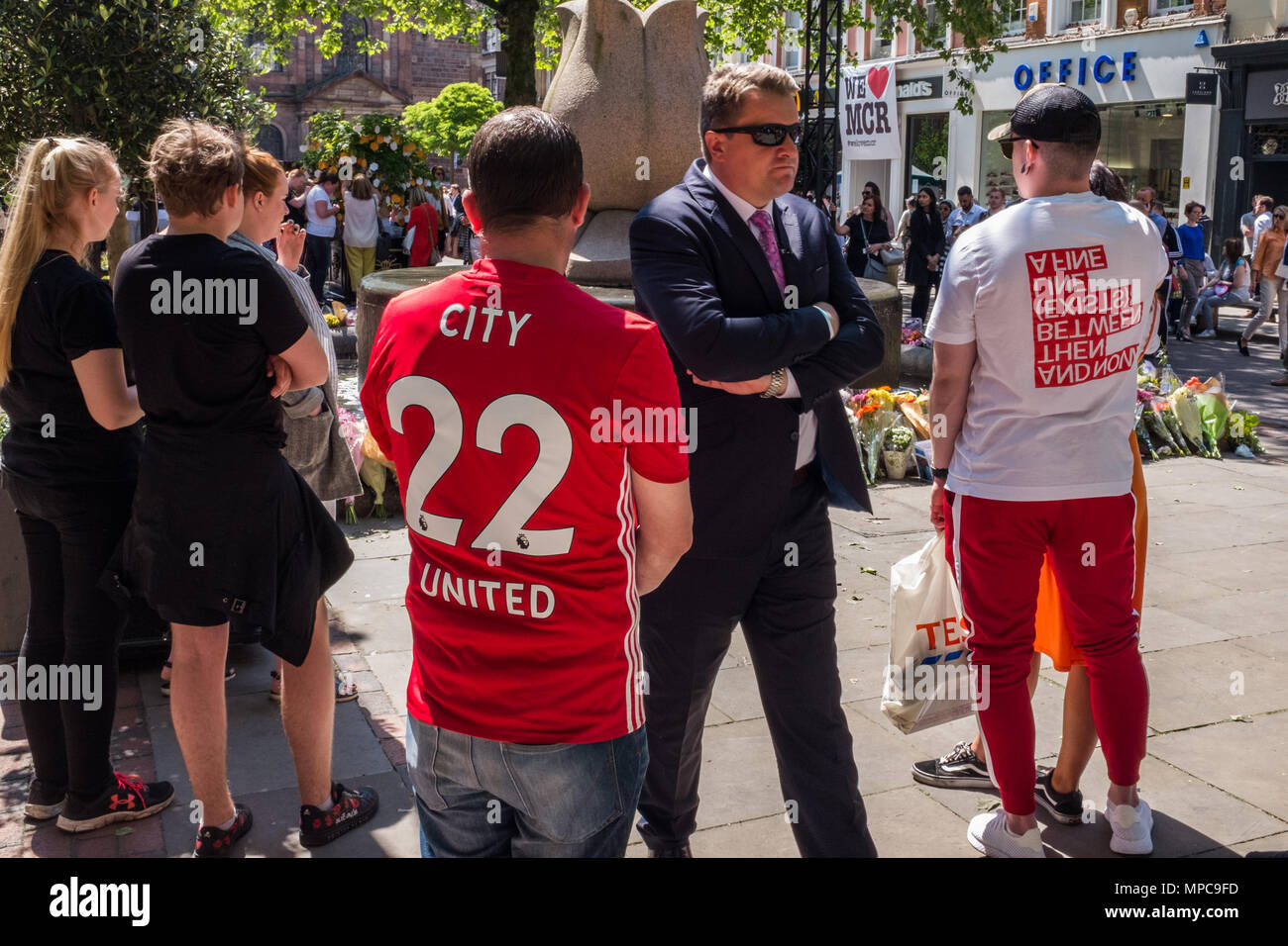 St Anne's Square, Manchester, UK. 22nd May, 2018. A man in a football ...