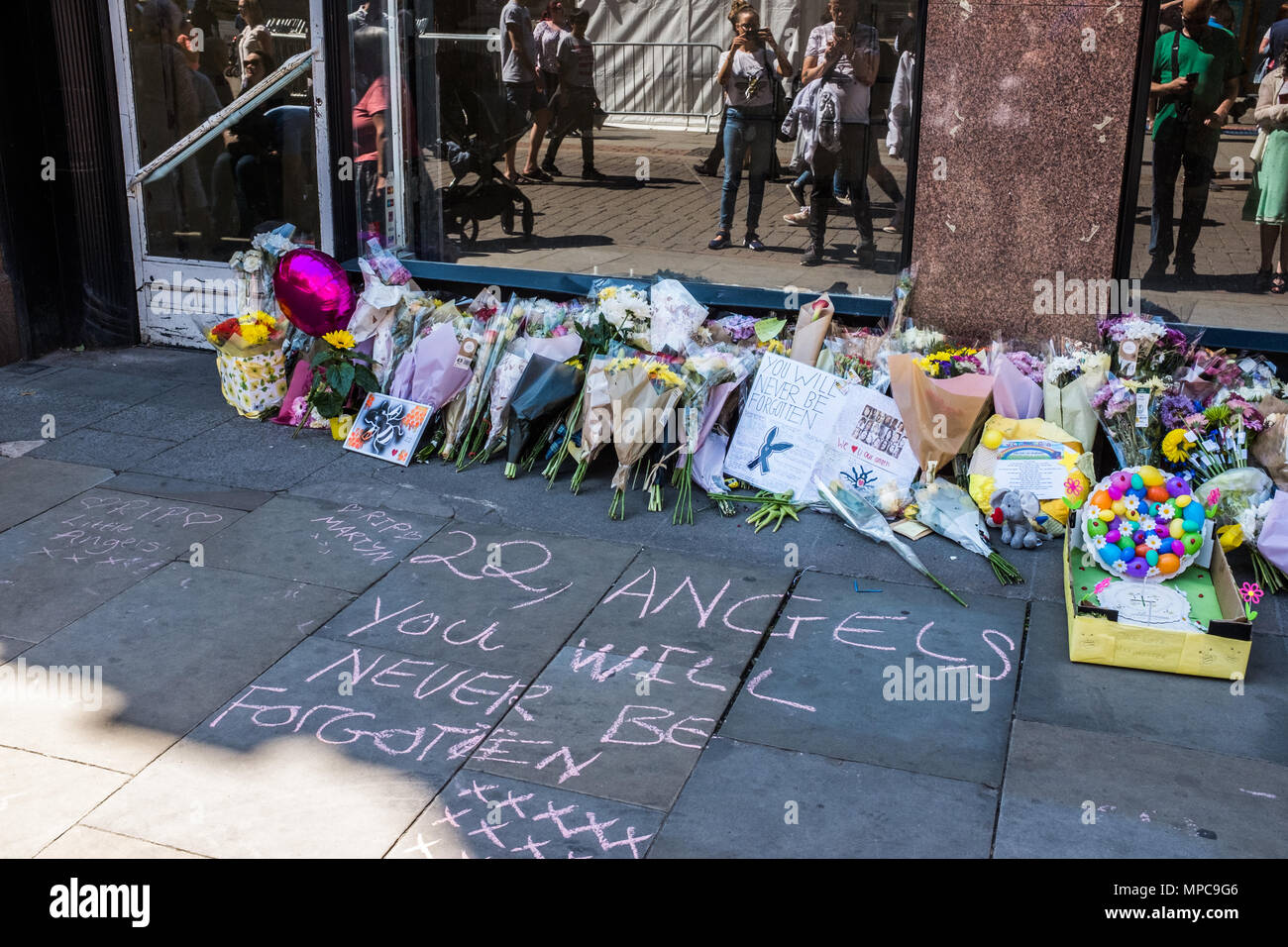 Manchester arena memorial hi-res stock photography and images - Alamy