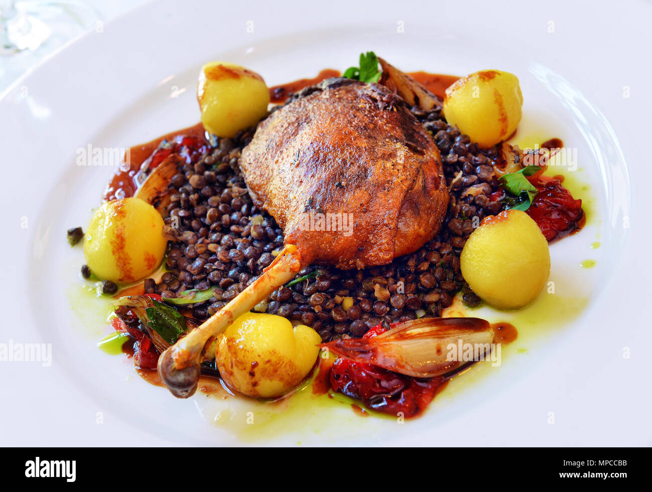 Confit duck with lentils hi-res stock photography and images - Alamy