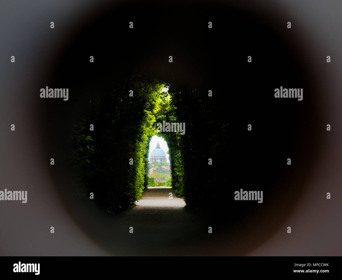 The keyhole on the Aventine Rome Stock Photo - Alamy