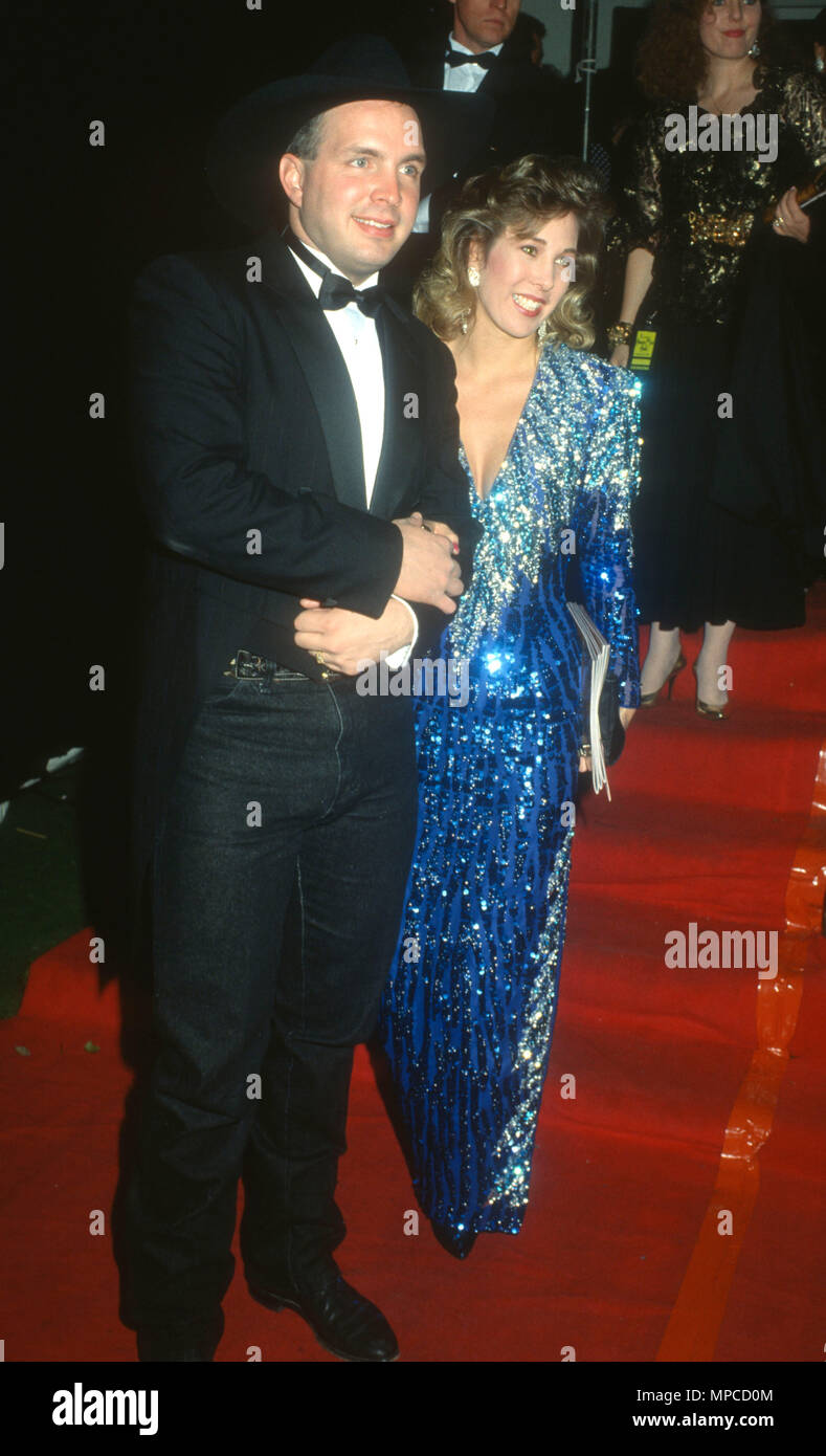 LOS ANGELES, CA - JANUARY 28: Singer Garth Brooks and Sandy Mahl attend ...