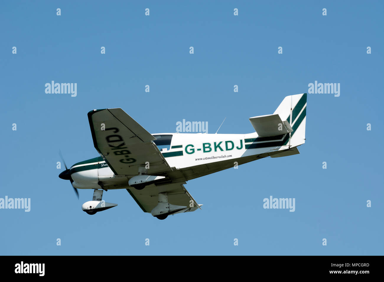 Robin dr400 hi-res stock photography and images - Alamy