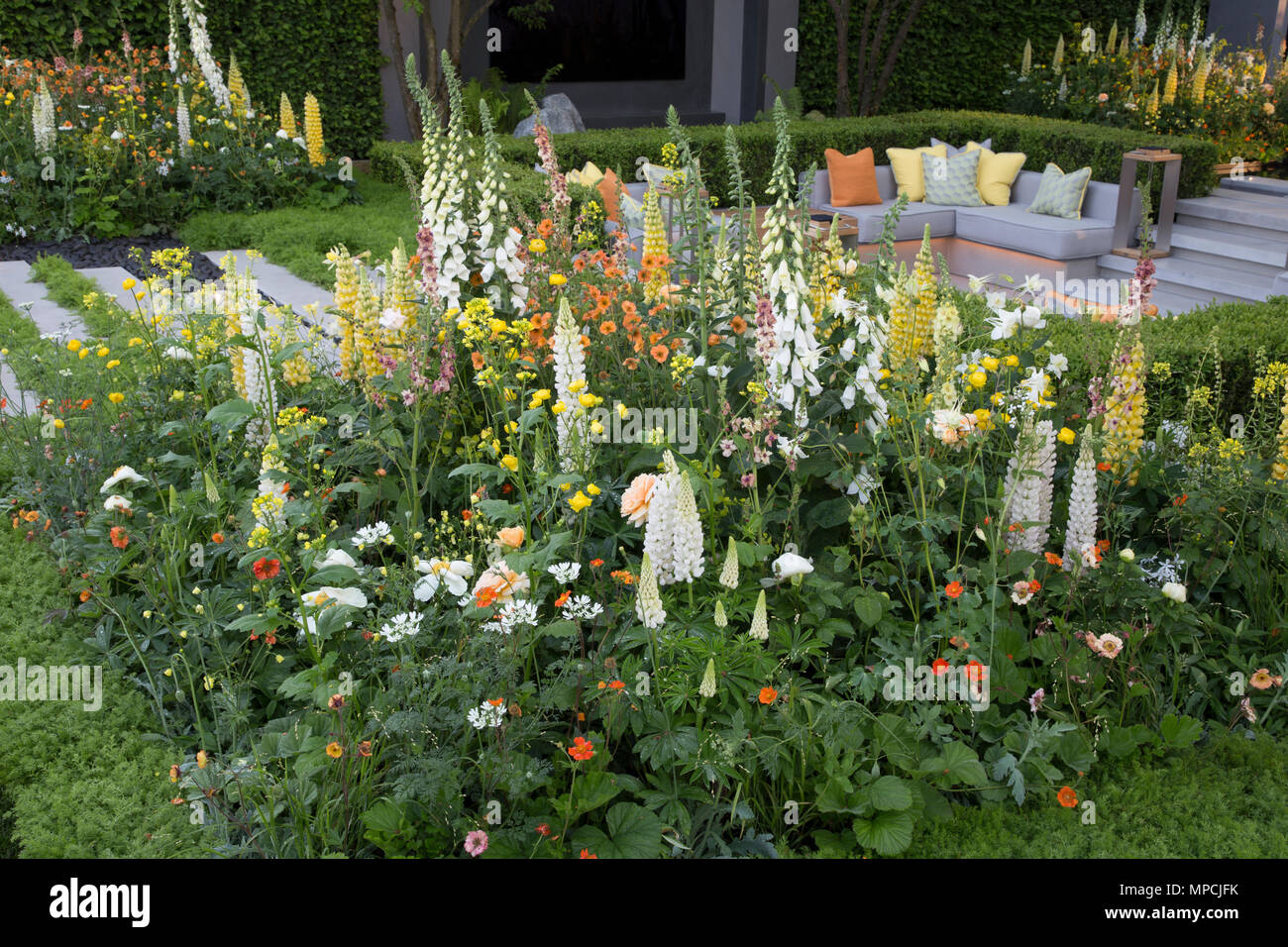 LG Eco-City Garden. Designer: Hay-Joung Hwang. Contractor: Randle ...