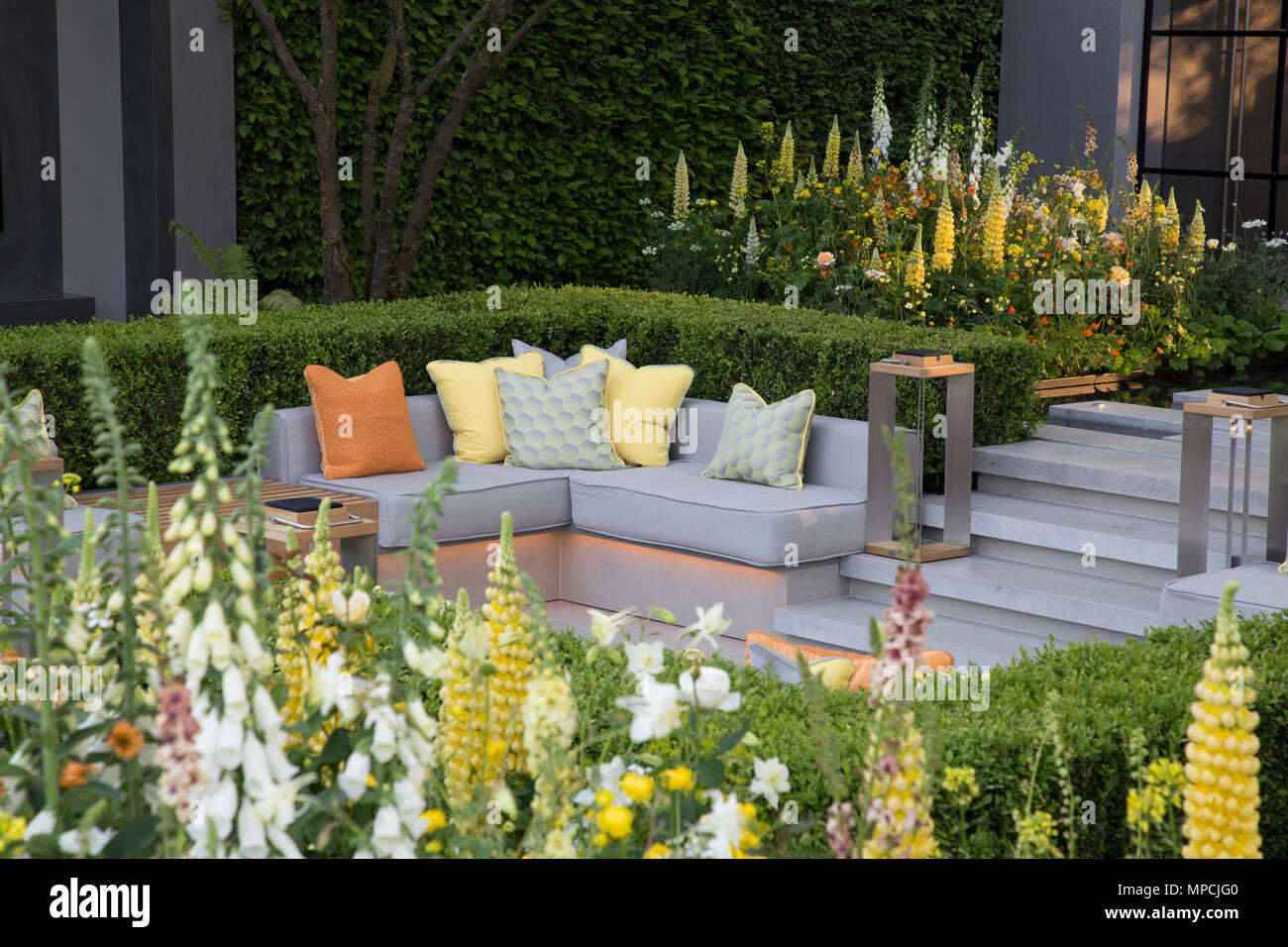 LG Eco-City Garden. Designer: Hay-Joung Hwang. Contractor: Randle ...