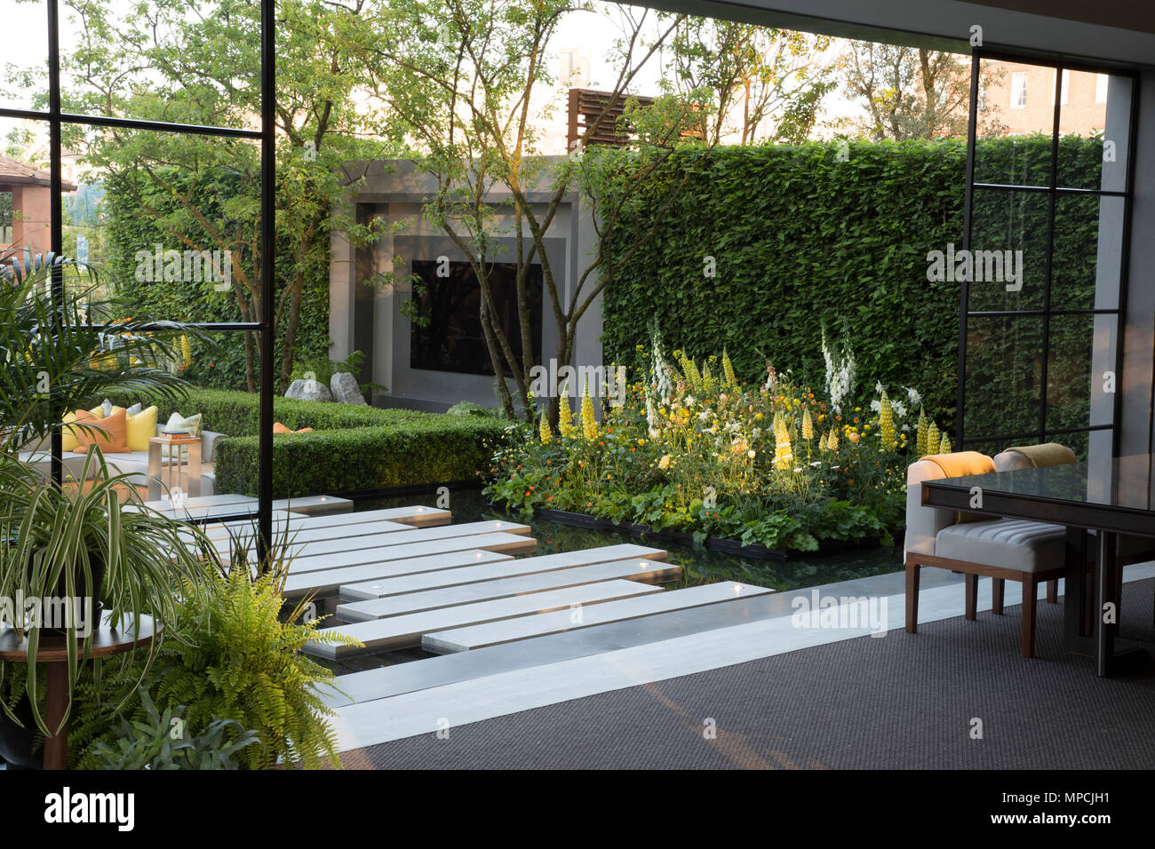 LG Eco-City Garden. Designer: Hay-Joung Hwang. Contractor: Randle ...