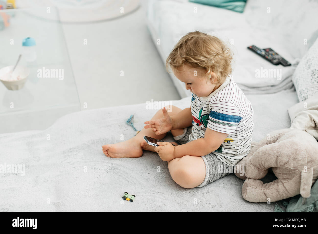 Child counting fingers hi-res stock photography and images - Alamy