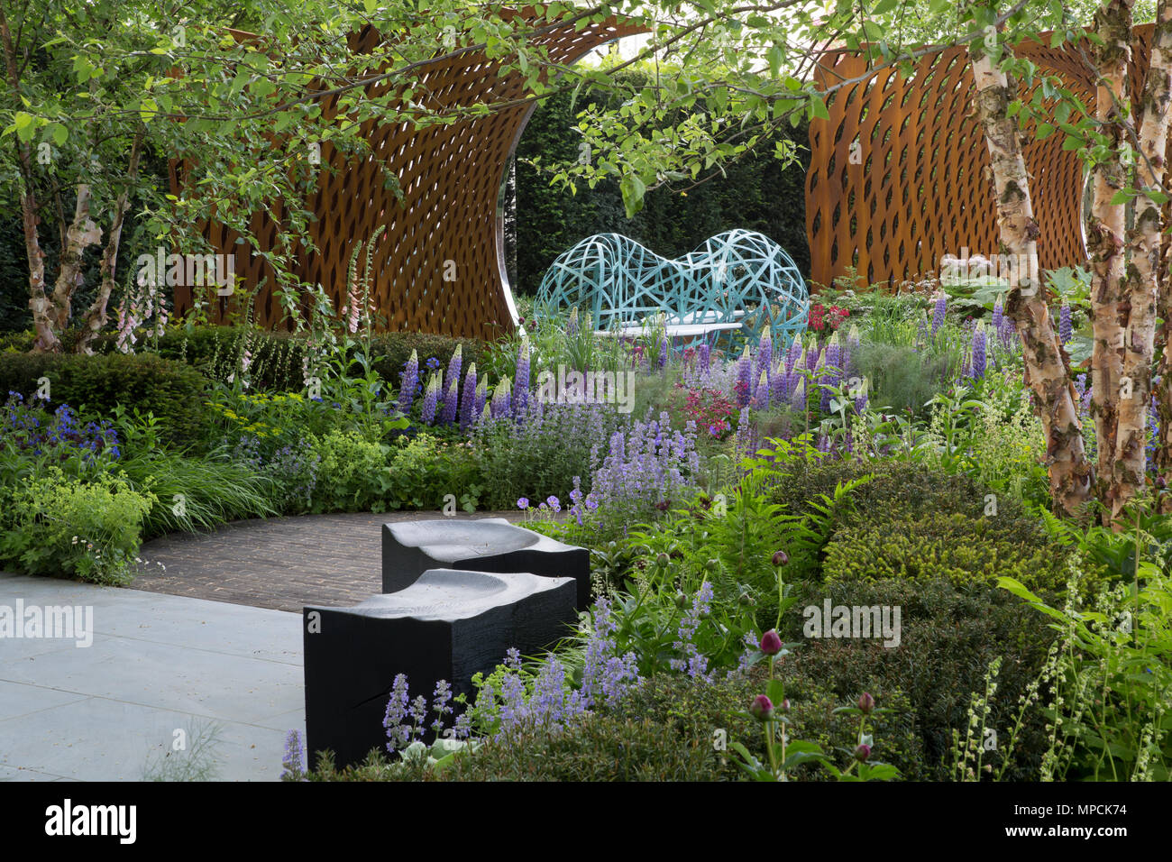 The David Harber and Savills Garden. Designer: Nic Howard. Contractor ...