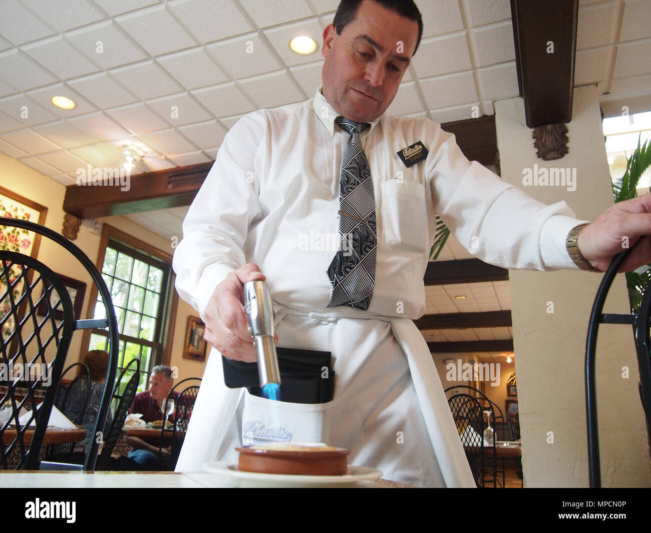 Restaurant flambe table waiter hi-res stock photography and images - Alamy