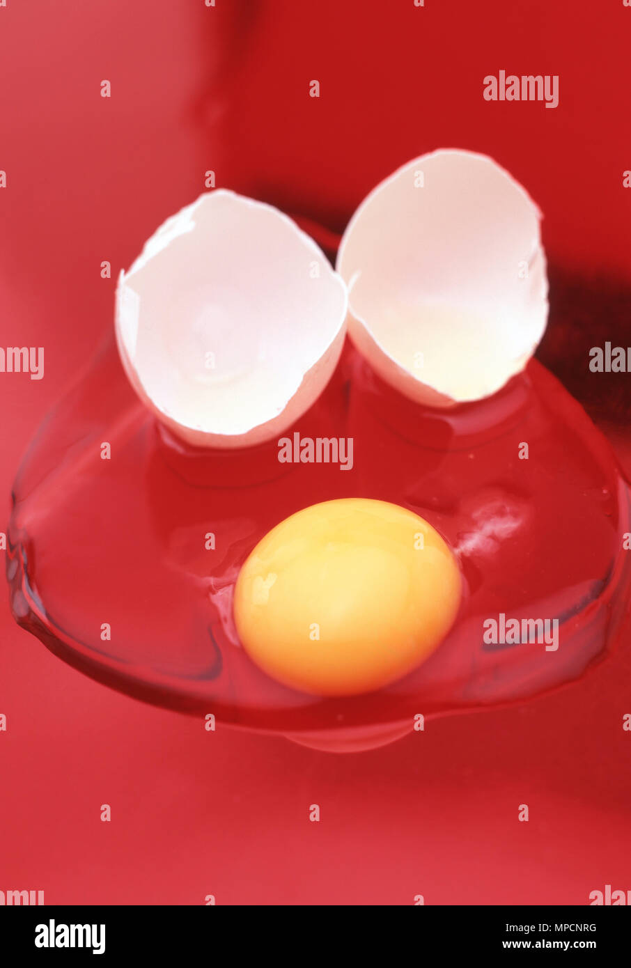 Egg, broken, shell, dish Stock Photo - Alamy