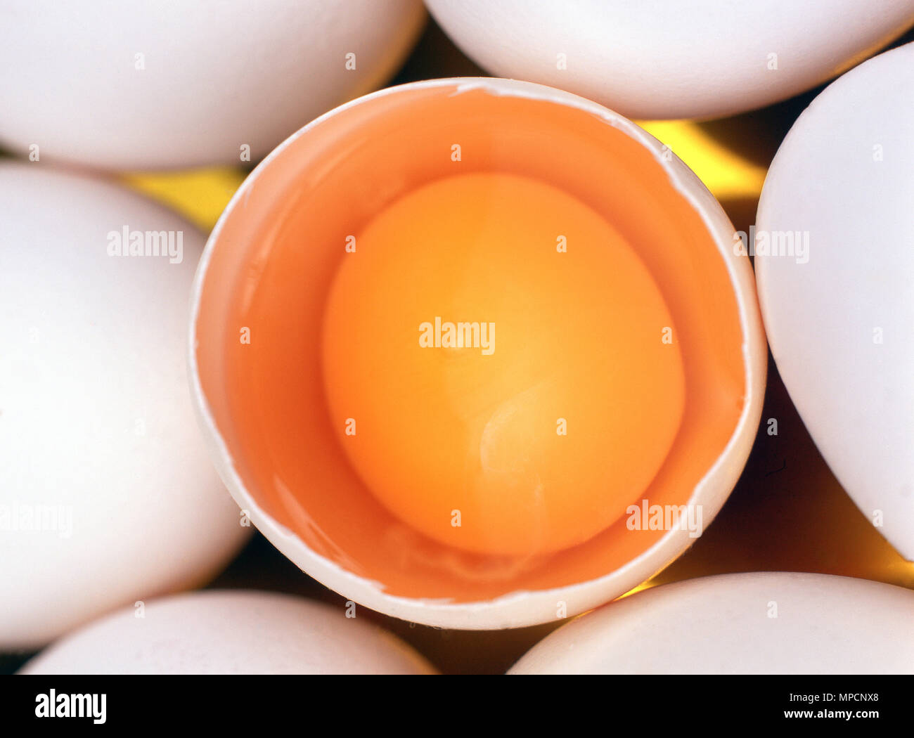 eggs, whole, broken, yolk Stock Photo - Alamy
