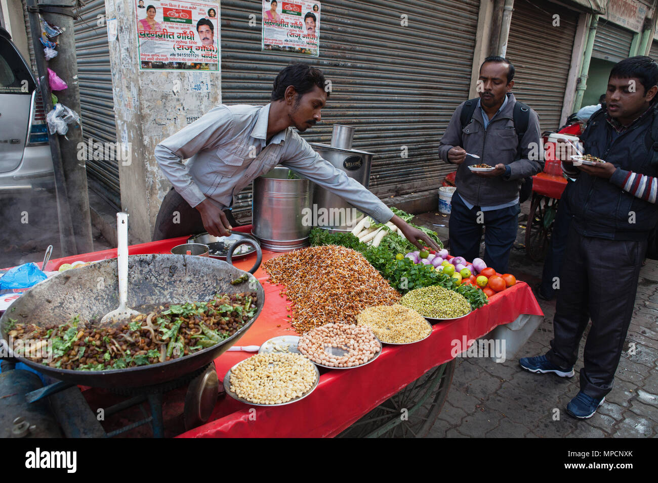 India, Uttar Pradesh, Lucknow, A vendor prepares a vegetarian snack ...