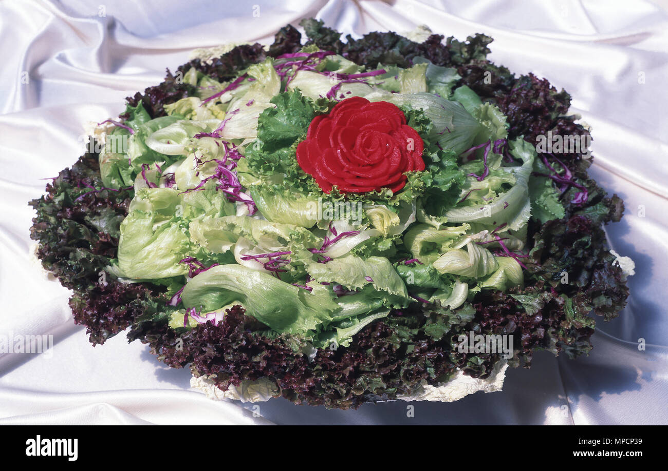 Lettuce sheets hi-res stock photography and images - Alamy