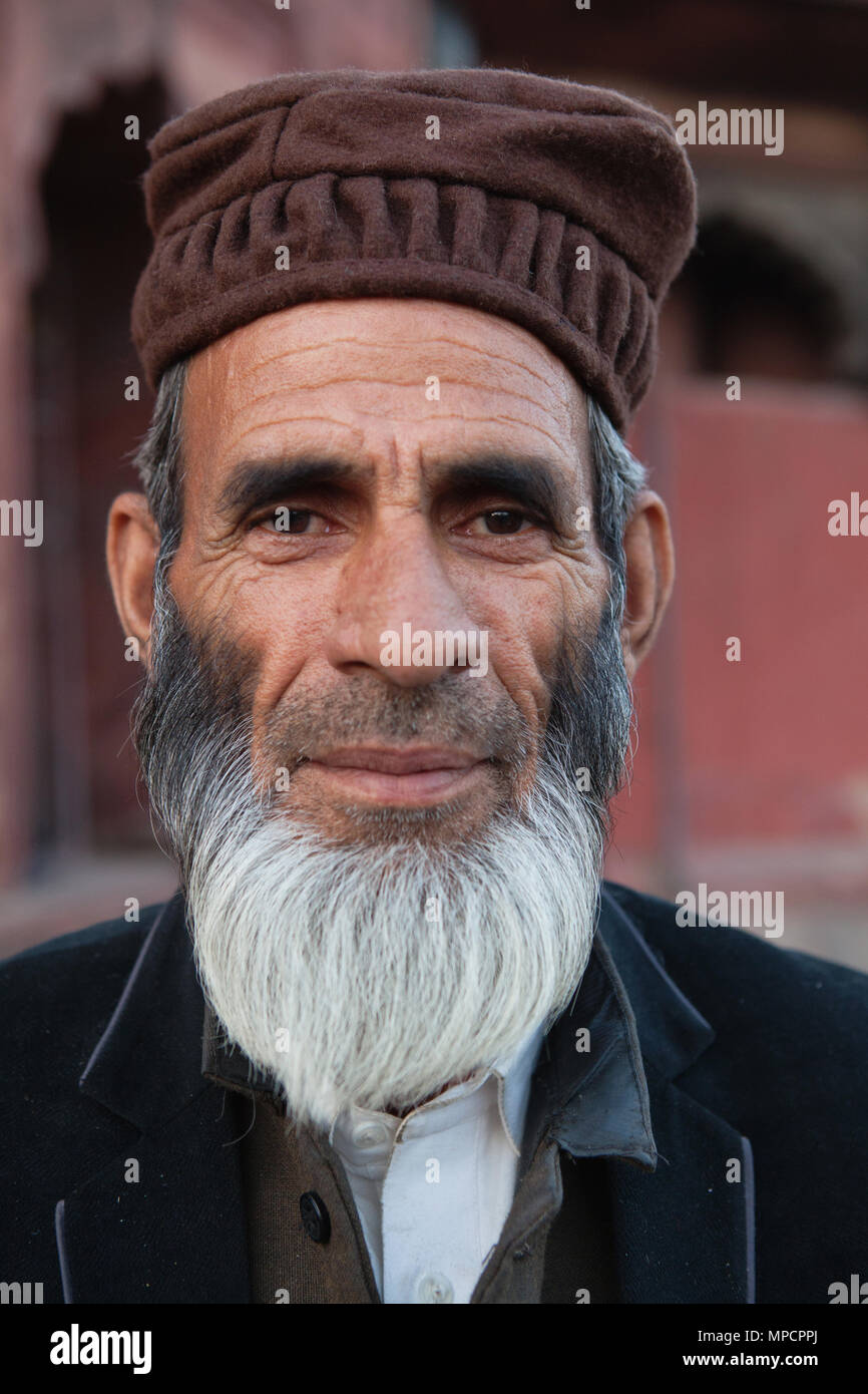 India, New Delhi, Portrait of a muslim man at the Jama Masjid Stock ...