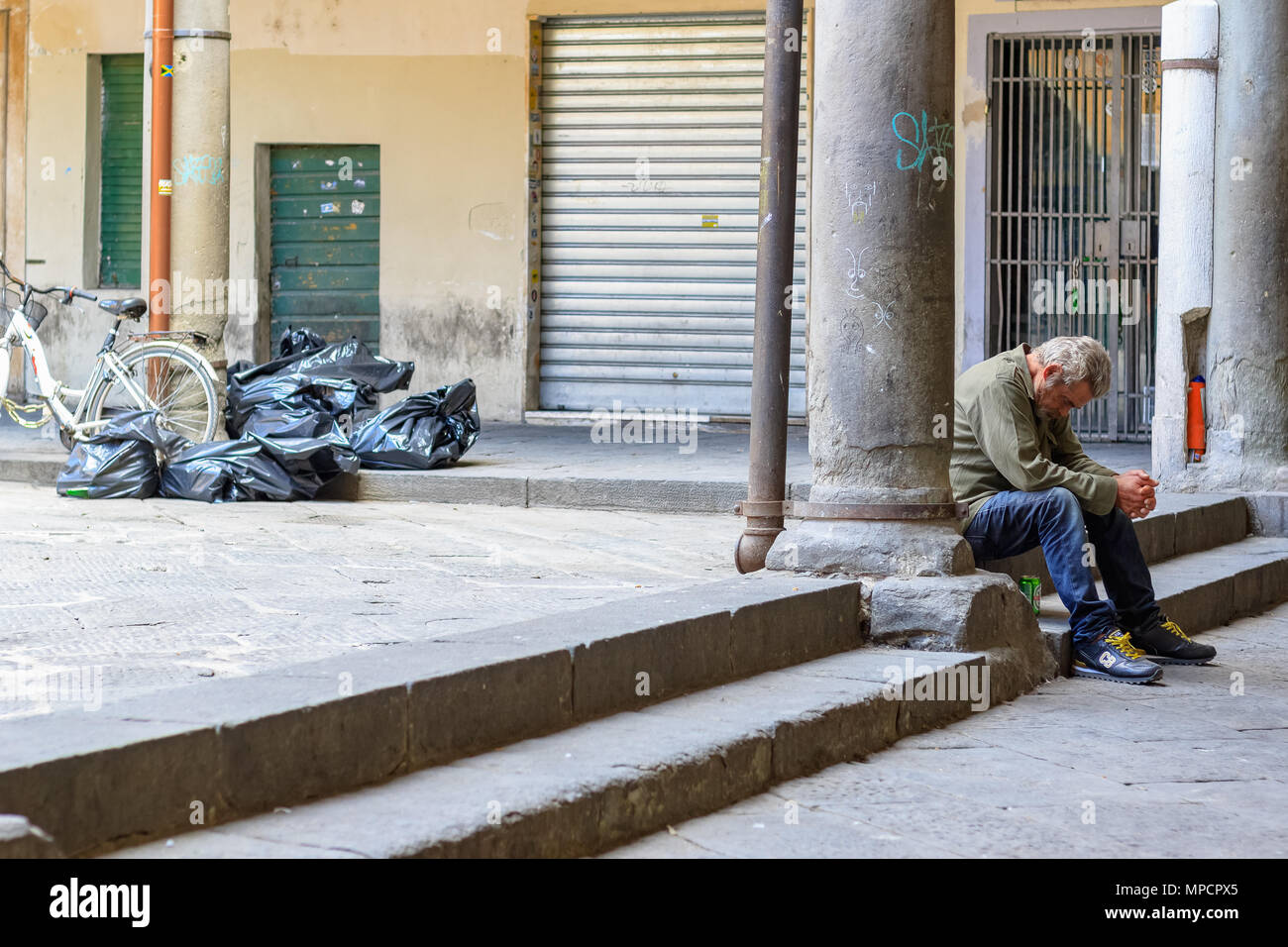 Drunk old man hi-res stock photography and images - Alamy