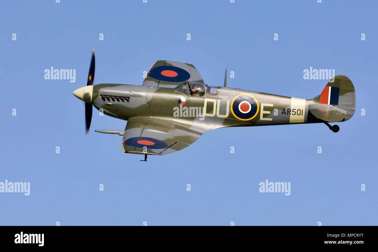 Shuttleworth Collection's Supermarine Spitfire AR501 looking fantastic ...