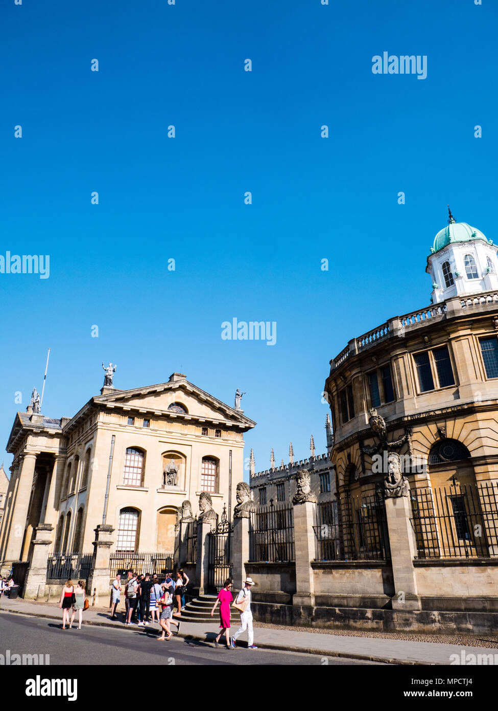 Clarendon building broad street oxford hi-res stock photography and ...