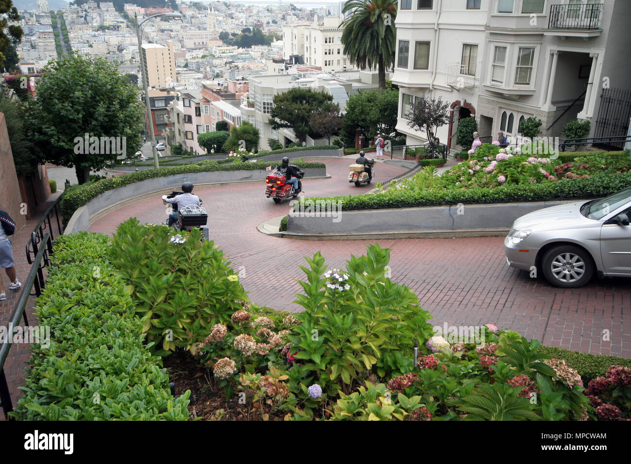 San Francisco,USA-september 29,2008:Lombard Street is an east-west ...