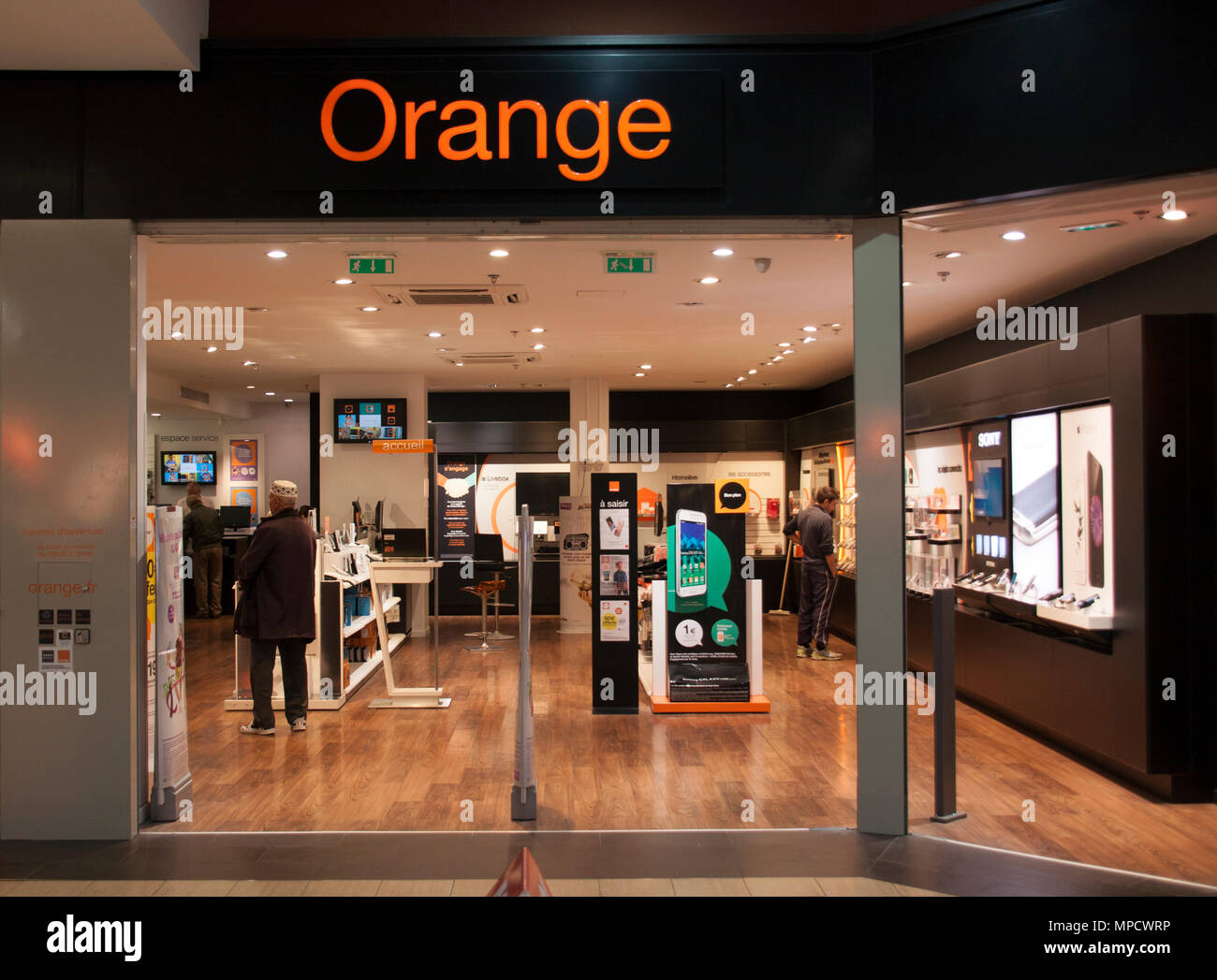 paris , France-september 16, 2015: Orange telecommunications store in ...